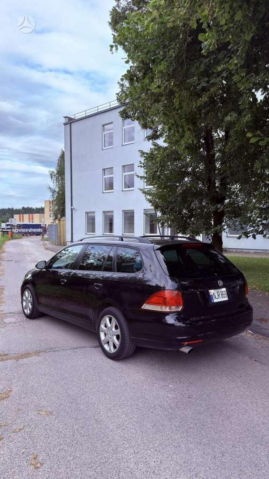 Black Volkswagen Golf 2011 in Vilnius, with an engine capacity of 1.60 L and mileage of 288 thousand km for 3850 €, photo 11 on AUTOMOTO.COM.LV