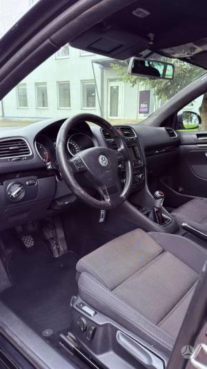 Black Volkswagen Golf 2011 in Vilnius, with an engine capacity of 1.60 L and mileage of 288 thousand km for 3850 €, photo 17 on AUTOMOTO.COM.LV