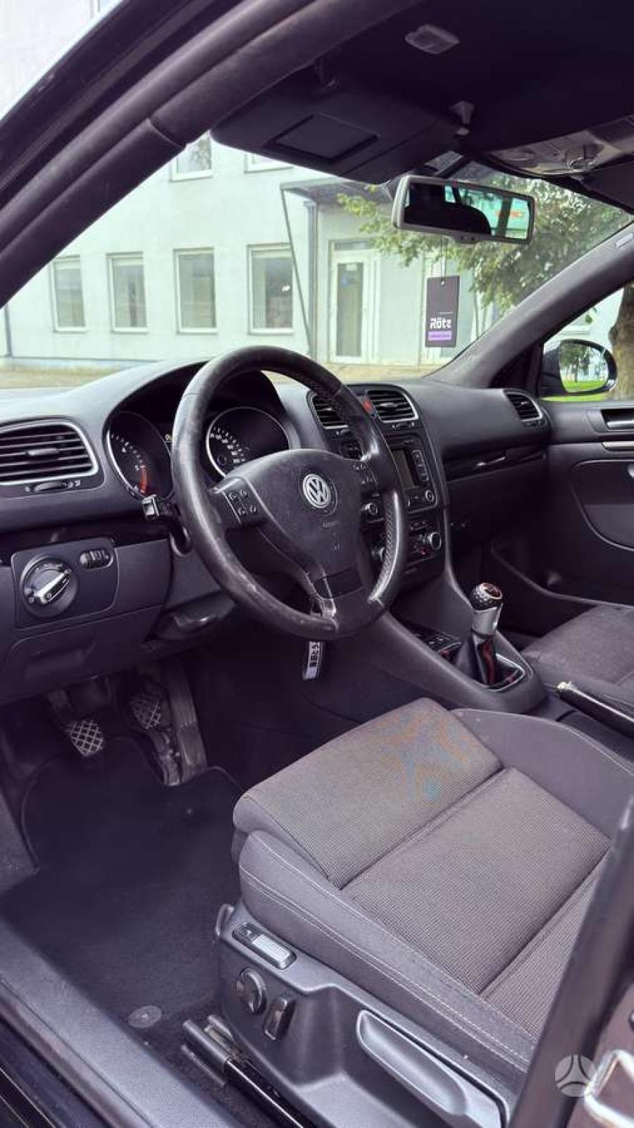 Black Volkswagen Golf 2011 in Vilnius, with an engine capacity of 1.60 L and mileage of 288 thousand km for 3850 €, photo 17 on AUTOMOTO.COM.LV