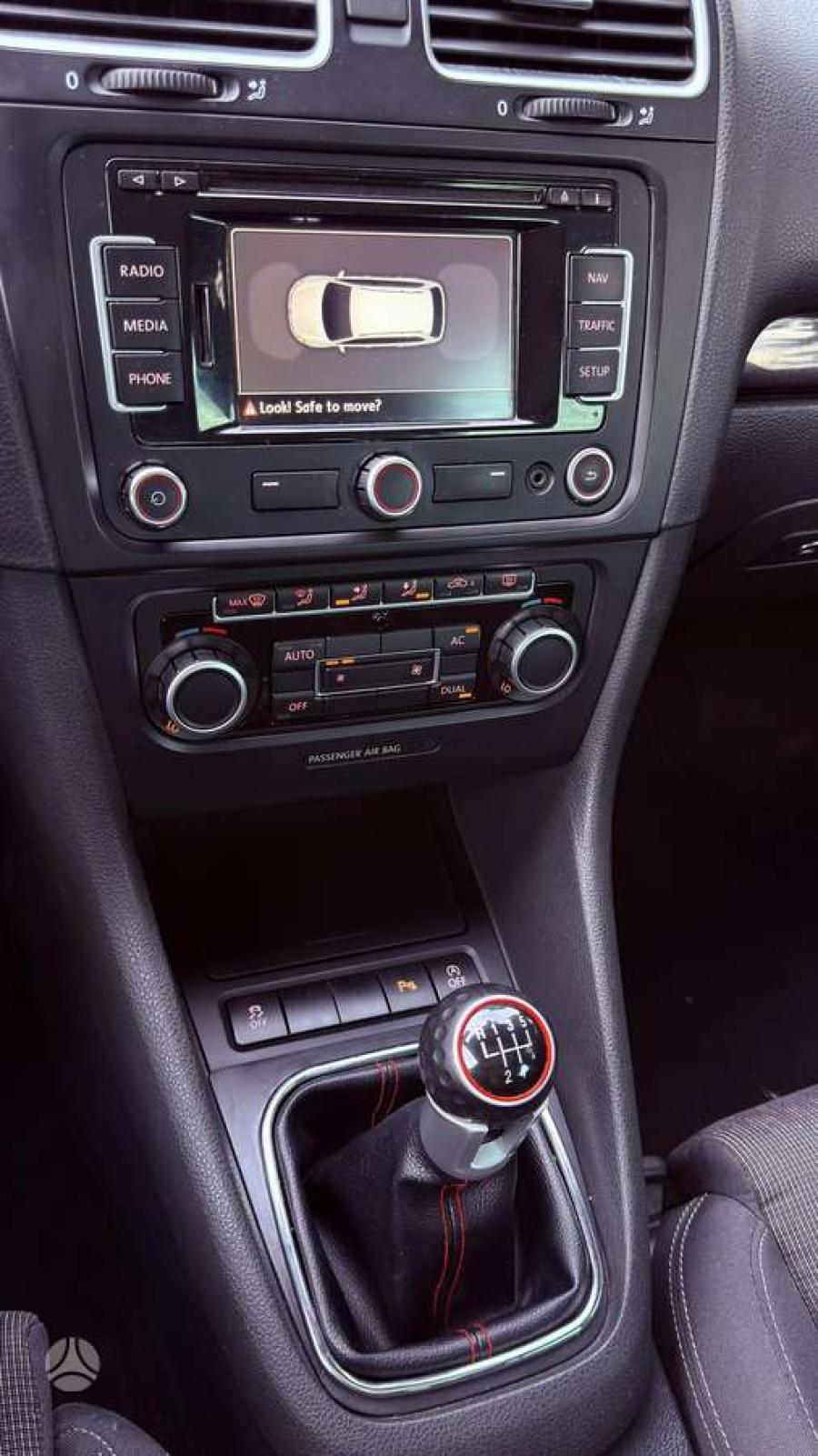 Black Volkswagen Golf 2011 in Vilnius, with an engine capacity of 1.60 L and mileage of 288 thousand km for 3850 €, photo 22 on AUTOMOTO.COM.LV