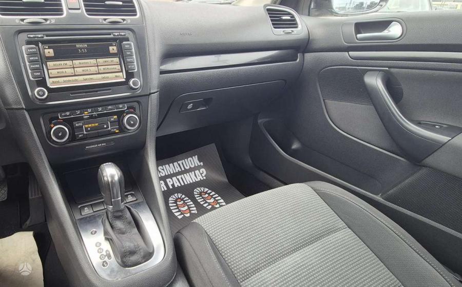 Black Volkswagen Golf 2011 in Kaunas, with an engine capacity of 1.60 L and mileage of 200 thousand km for 3700 €, photo 13 on AUTOMOTO.COM.LV