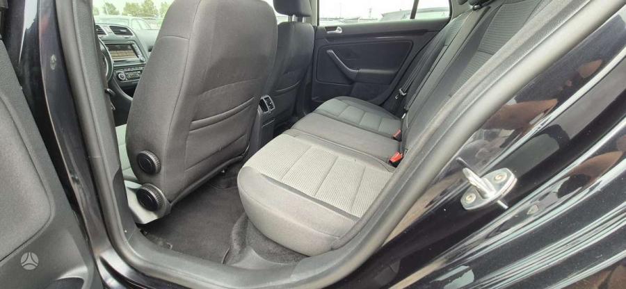 Black Volkswagen Golf 2011 in Kaunas, with an engine capacity of 1.60 L and mileage of 200 thousand km for 3700 €, photo 14 on AUTOMOTO.COM.LV