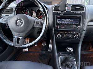 Black Volkswagen Golf 2011 in Riga, with an engine capacity of 1.60 L and mileage of 300 thousand km for 3600 €, photo 7 on AUTOMOTO.COM.LV