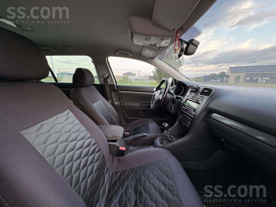 Black Volkswagen Golf 2011 in Riga, with an engine capacity of 1.60 L and mileage of 300 thousand km for 3600 €, photo 8 on AUTOMOTO.COM.LV