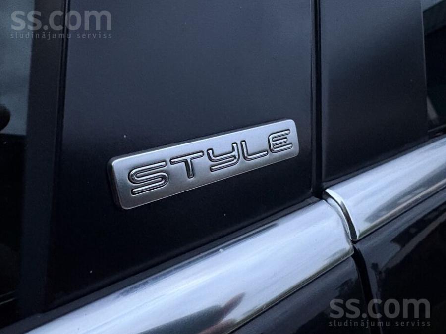 Black Volkswagen Golf 2011 in Riga, with an engine capacity of 1.60 L and mileage of 300 thousand km for 3600 €, photo 9 on AUTOMOTO.COM.LV