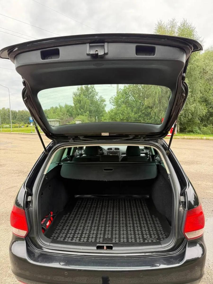 Black Volkswagen Golf 2011 in Riga, with an engine capacity of 1.60 L and mileage of 380 thousand km for 3100 €, photo 8 on AUTOMOTO.COM.LV