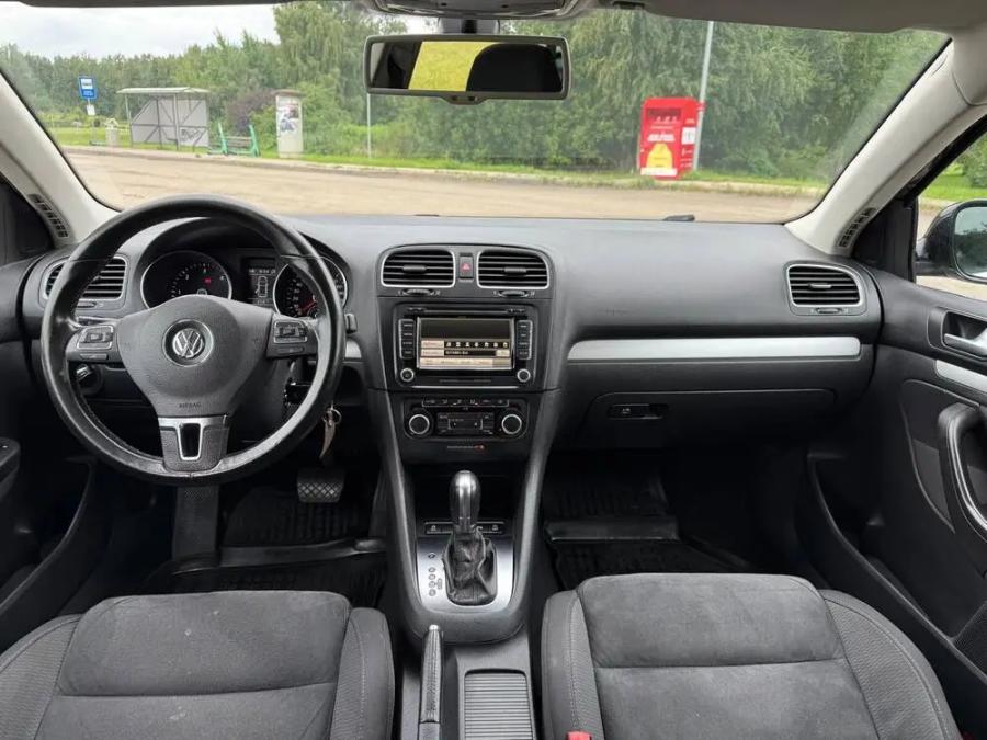 Black Volkswagen Golf 2011 in Riga, with an engine capacity of 1.60 L and mileage of 380 thousand km for 3100 €, photo 15 on AUTOMOTO.COM.LV