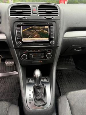 Black Volkswagen Golf 2011 in Riga, with an engine capacity of 1.60 L and mileage of 380 thousand km for 3100 €, photo 17 on AUTOMOTO.COM.LV
