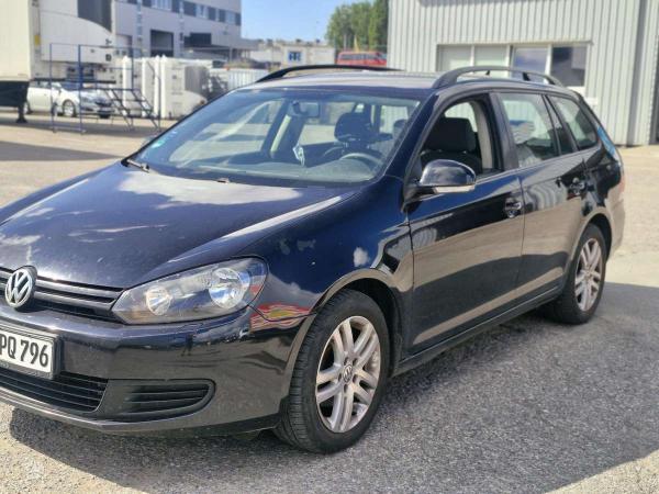 Volkswagen Golf 2011 in Klaipeda on AUTOMOTO.COM.LV Black Volkswagen Golf 2011 in Klaipeda, with an engine capacity of 1.60 L and mileage of 288 thousand km for 2999 €, photo 9 on AUTOMOTO.COM.LV