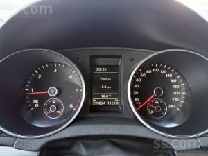 Black Volkswagen Golf 2011 in Riga, with an engine capacity of 1.60 L and mileage of 300 thousand km for 3100 €, photo 6 on AUTOMOTO.COM.LV