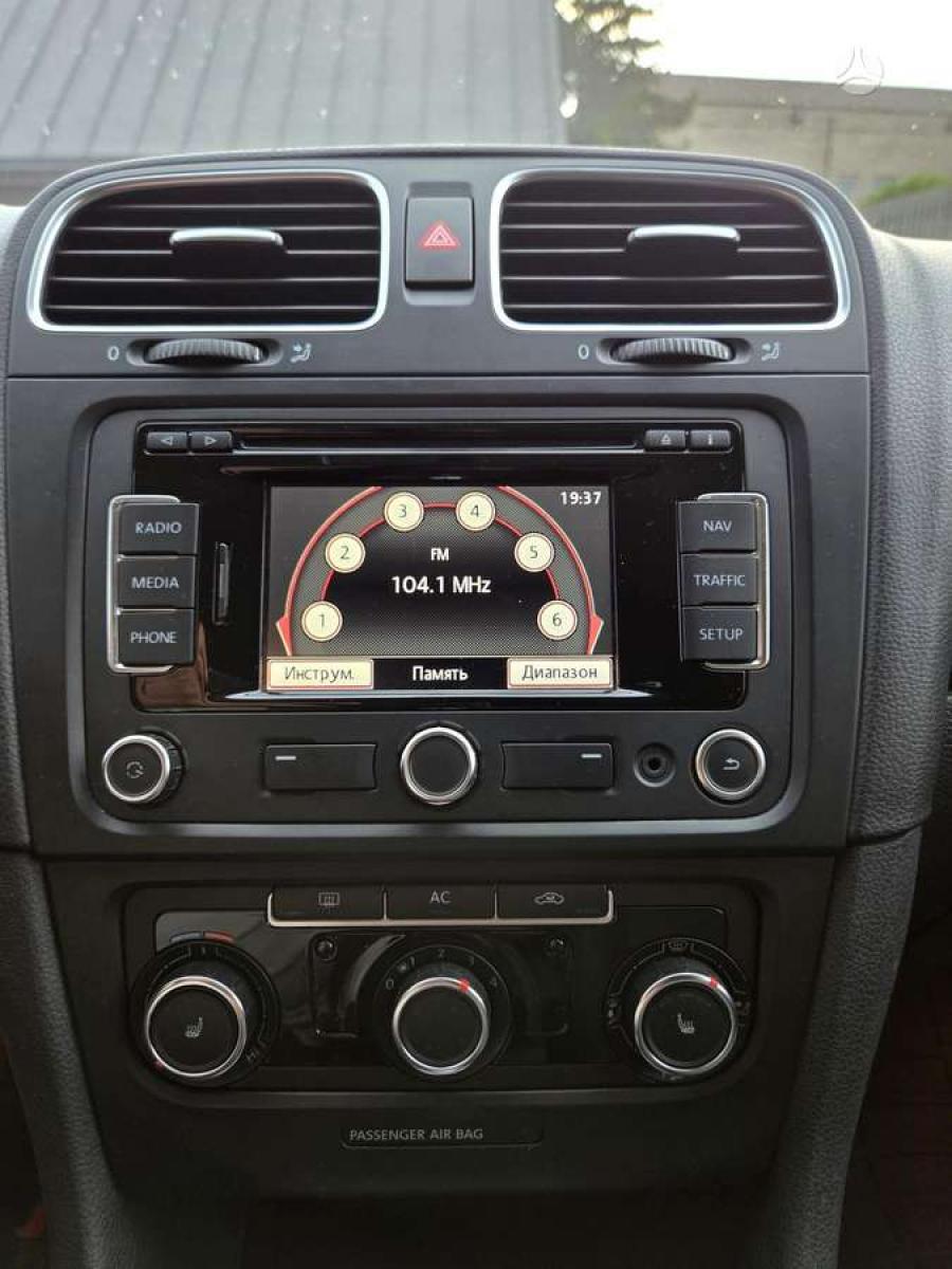 Black Volkswagen Golf 2011 in Kedainiai, with an engine capacity of 1.97 L and mileage of 347 thousand km for 4900 €, photo 18 on AUTOMOTO.COM.LV
