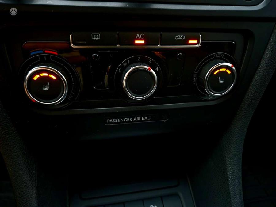 Black Volkswagen Golf 2011 in Kedainiai, with an engine capacity of 1.97 L and mileage of 347 thousand km for 4900 €, photo 21 on AUTOMOTO.COM.LV