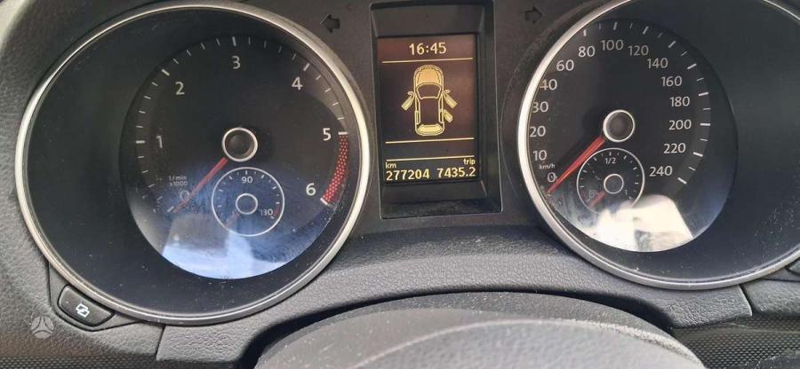 Melns Volkswagen Golf 2011 Pasvalys, ar dzinēja tilpumu 1.60 L un nobraukumu 285 tūkst. km par 3250 €, foto 8 vietnē AUTOMOTO.COM.LV
