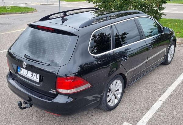 Black Volkswagen Golf 2011 in Siauliai, with an engine capacity of 1.60 L and mileage of 323 thousand km for 3750 €, photo 4 on AUTOMOTO.COM.LV