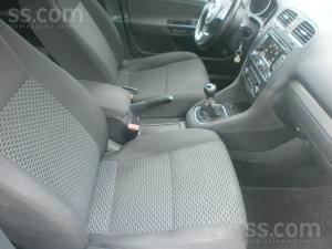 Black Volkswagen Golf 2011 in Ogre, with an engine capacity of 1.60 L and mileage of 315 thousand km for 1750 €, photo 12 on AUTOMOTO.COM.LV