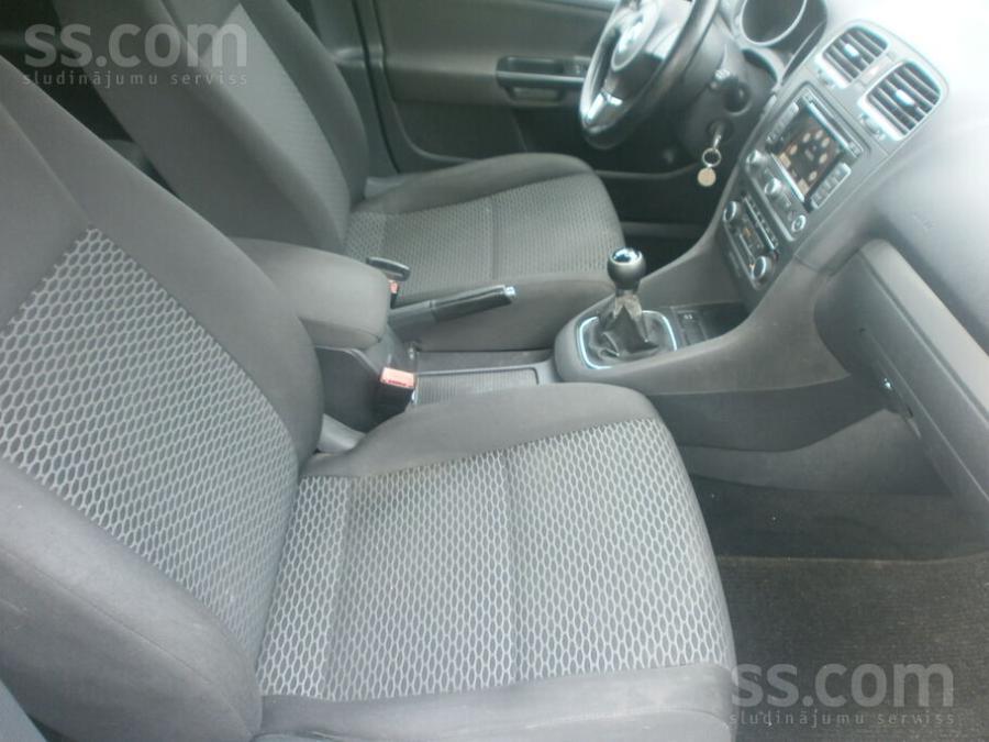 Black Volkswagen Golf 2011 in Ogre, with an engine capacity of 1.60 L and mileage of 315 thousand km for 1750 €, photo 12 on AUTOMOTO.COM.LV