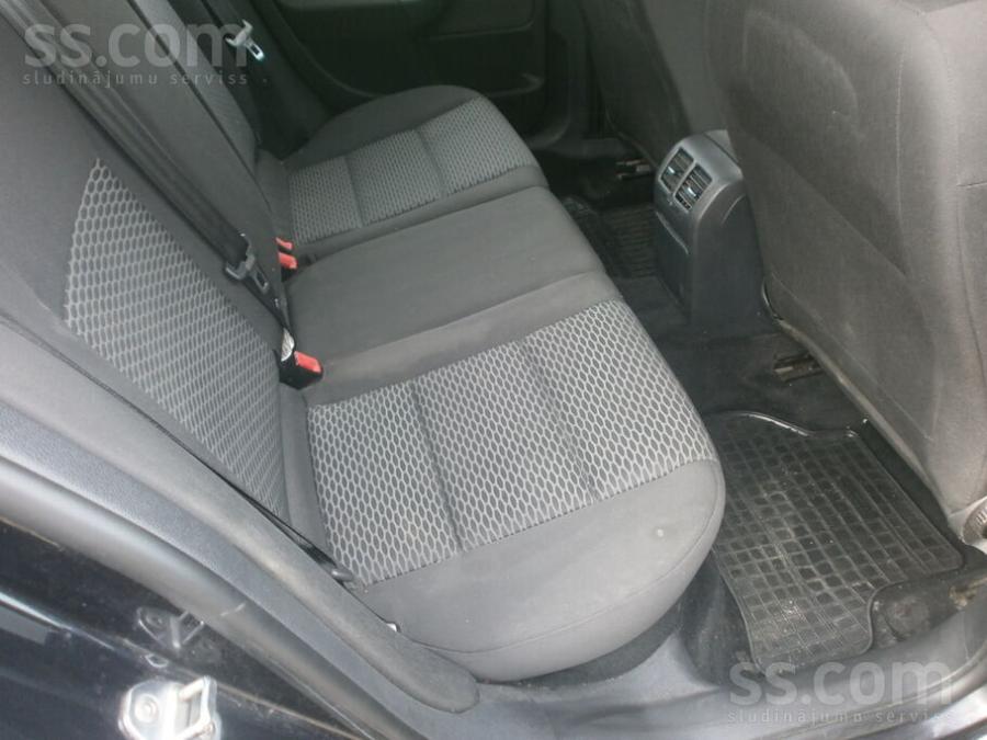 Black Volkswagen Golf 2011 in Ogre, with an engine capacity of 1.60 L and mileage of 315 thousand km for 1750 €, photo 13 on AUTOMOTO.COM.LV