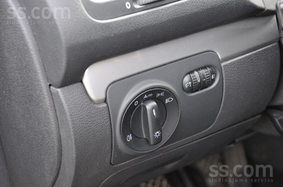 Melns Volkswagen Golf 2011 Rīga, ar dzinēja tilpumu 1.60 L un nobraukumu 315 tūkst. km par 2250 €, foto 14 vietnē AUTOMOTO.COM.LV