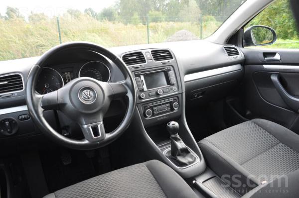 Volkswagen Golf 2011 in Riga on AUTOMOTO.COM.LV Black Volkswagen Golf 2011 in Riga, with an engine capacity of 1.60 L and mileage of 315 thousand km for 2250 €, photo 9 on AUTOMOTO.COM.LV