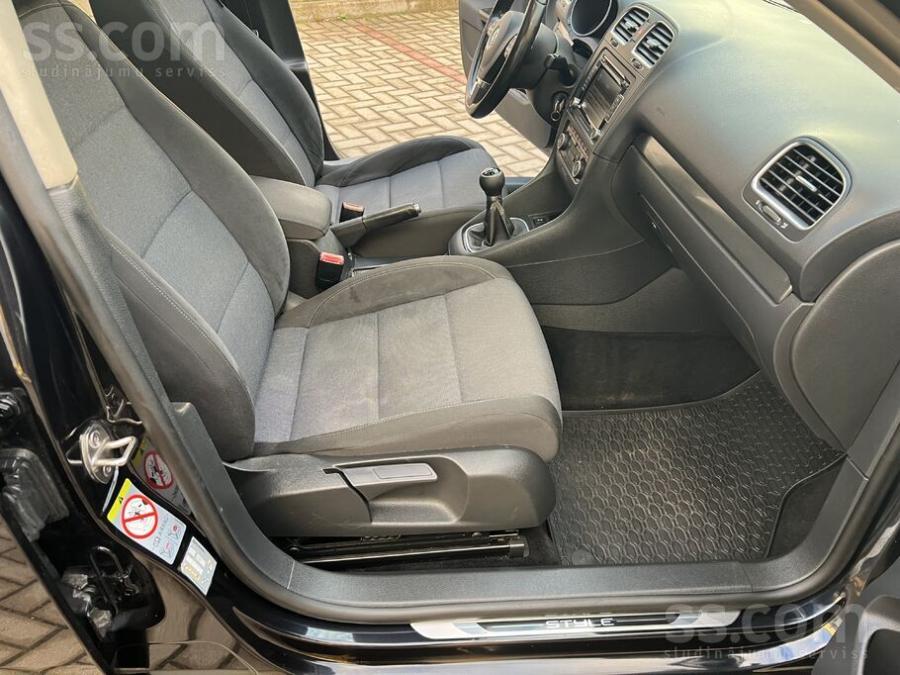 Black Volkswagen Golf 2011 in Rezekne, with an engine capacity of 2.00 L and mileage of 270 thousand km for 4550 €, photo 13 on AUTOMOTO.COM.LV