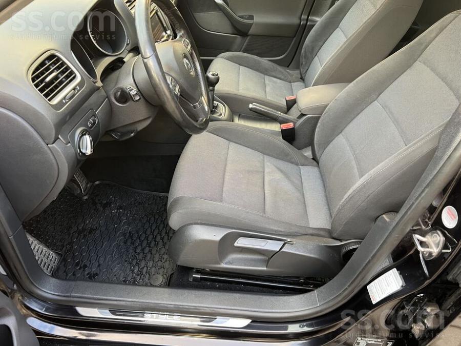 Black Volkswagen Golf 2011 in Rezekne, with an engine capacity of 2.00 L and mileage of 270 thousand km for 4550 €, photo 15 on AUTOMOTO.COM.LV