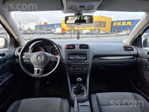 Black Volkswagen Golf 2012 in Riga, with an engine capacity of 1.60 L and mileage of 290 thousand km for 3900 €, photo 2 on AUTOMOTO.COM.LV