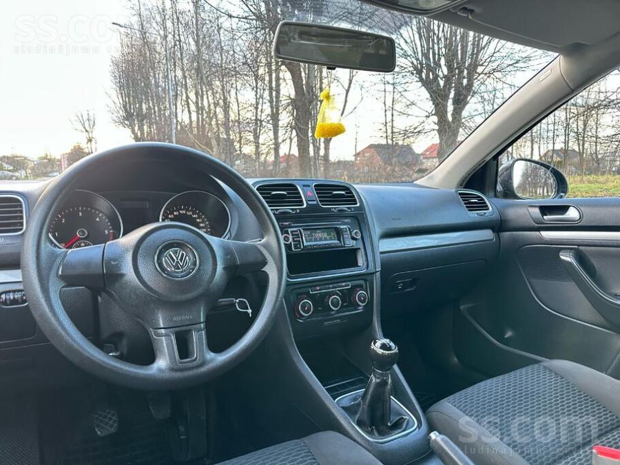 Black Volkswagen Golf 2012 in Jelgava, with an engine capacity of 1.60 L and mileage of 285 thousand km for 3350 €, photo 17 on AUTOMOTO.COM.LV