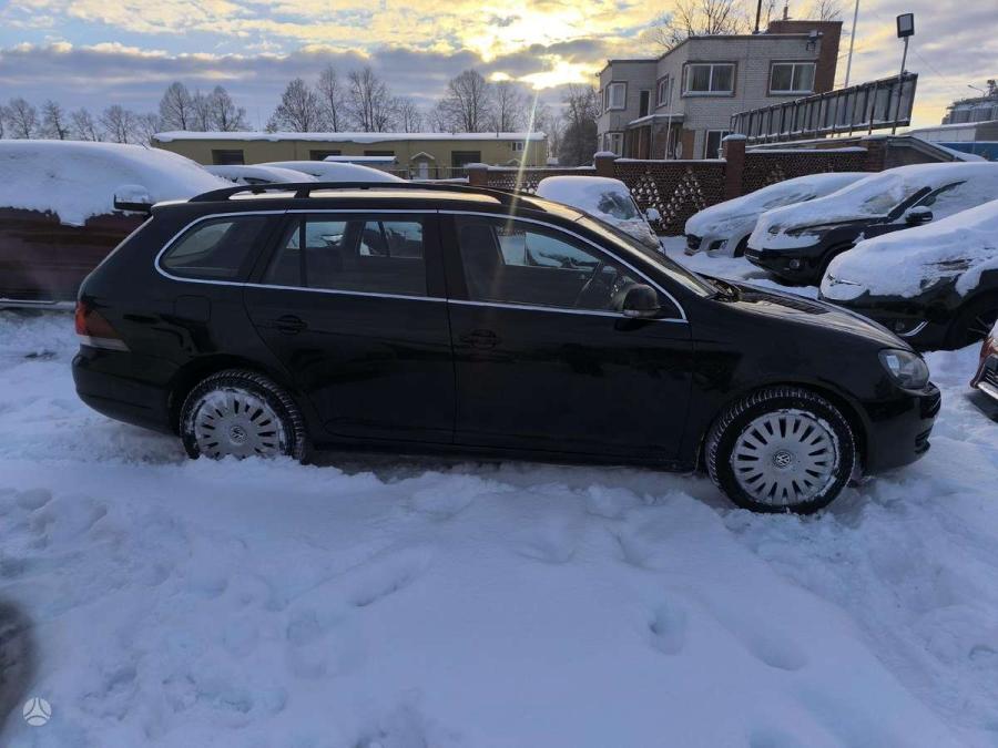 Black Volkswagen Golf 2012 in Joniskis, with an engine capacity of 1.60 L and mileage of 283 thousand km for 3999 €, photo 6 on AUTOMOTO.COM.LV