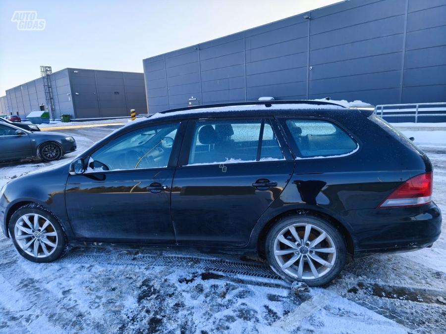 Black Volkswagen Golf 2012 in Kaunas, with an engine capacity of 1.60 L and mileage of 350 thousand km for 1700 €, photo 3 on AUTOMOTO.COM.LV