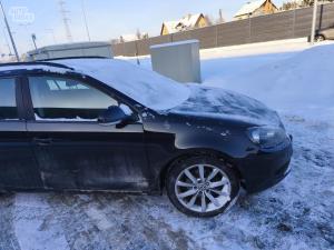 Black Volkswagen Golf 2012 in Kaunas, with an engine capacity of 1.60 L and mileage of 350 thousand km for 1700 €, photo 6 on AUTOMOTO.COM.LV