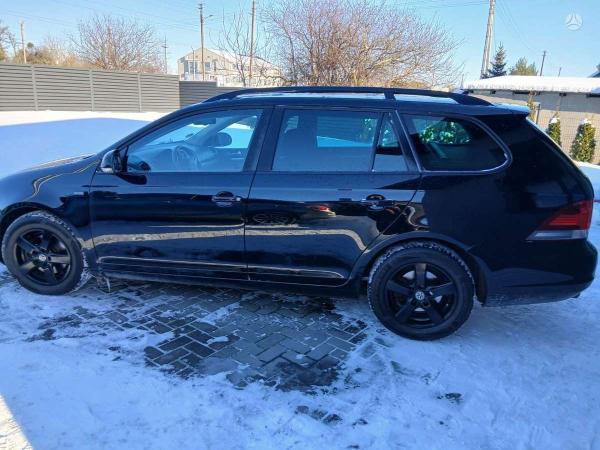 Black Volkswagen Golf 2012 in Kaunas, with an engine capacity of 1.60 L and mileage of 270 thousand km for 3990 €, photo 2 on AUTOMOTO.COM.LV