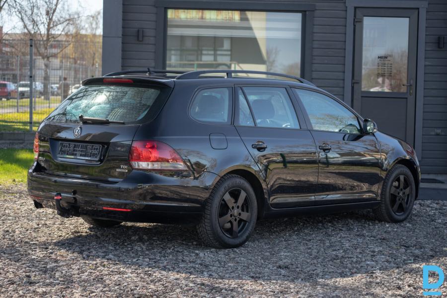 Black Volkswagen Golf 2012 in Liepaja, with an engine capacity of 1.60 L and mileage of 280 thousand km for 4600 €, photo 5 on AUTOMOTO.COM.LV