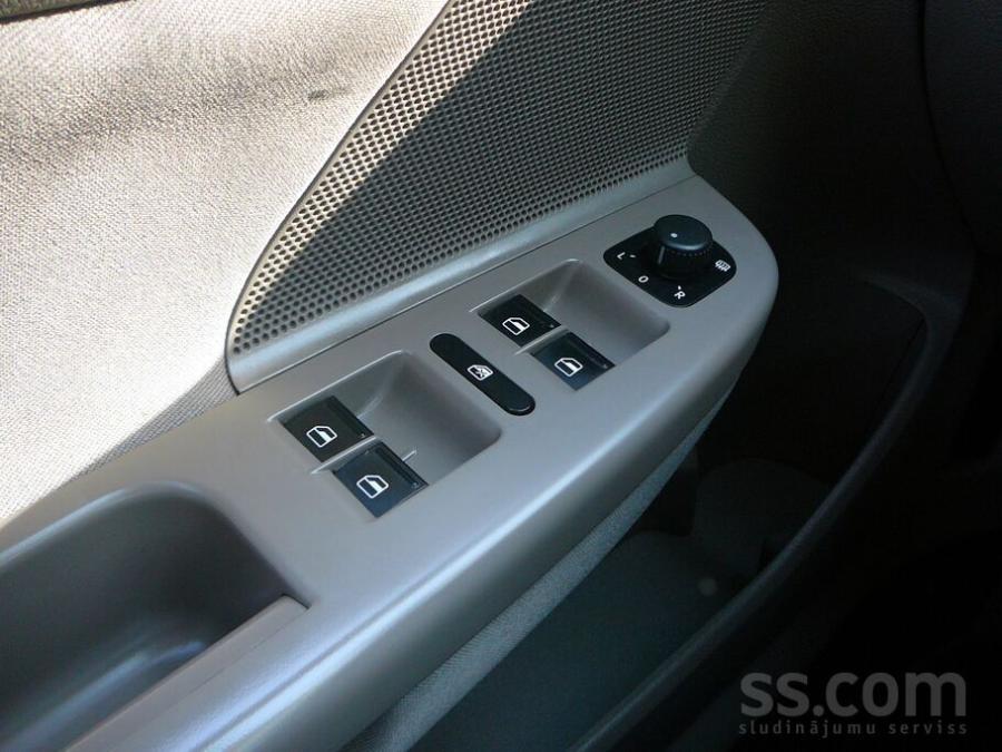 Black Volkswagen Golf 2012 in Cesis, with an engine capacity of 2.00 L and mileage of 0 thousand km for 4790 €, photo 17 on AUTOMOTO.COM.LV