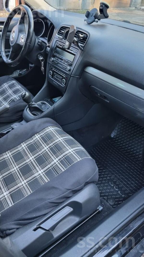 Melns Volkswagen Golf 2012 Rīga, ar dzinēja tilpumu 1.60 L un nobraukumu 202 tūkst. km par 3750 €, foto 4 vietnē AUTOMOTO.COM.LV