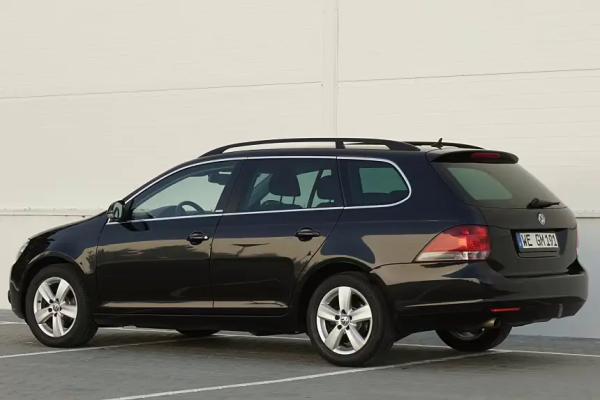 Melns Volkswagen Golf 2012 Rīga, ar dzinēja tilpumu 1.60 L un nobraukumu 195 tūkst. km par 5700 €, foto 6 vietnē AUTOMOTO.COM.LV