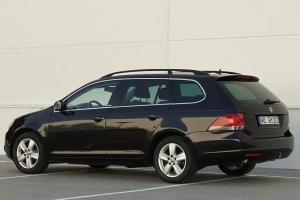 Black Volkswagen Golf 2012 in Riga, with an engine capacity of 1.60 L and mileage of 195 thousand km for 5700 €, photo 7 on AUTOMOTO.COM.LV