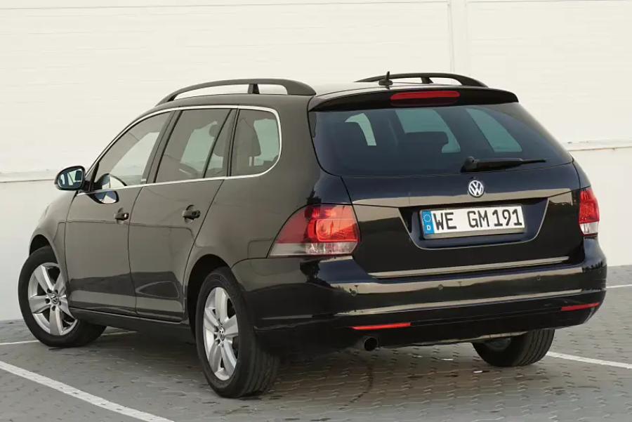 Black Volkswagen Golf 2012 in Riga, with an engine capacity of 1.60 L and mileage of 195 thousand km for 5700 €, photo 8 on AUTOMOTO.COM.LV