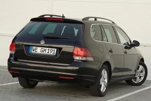 Black Volkswagen Golf 2012 in Riga, with an engine capacity of 1.60 L and mileage of 195 thousand km for 5700 €, photo 9 on AUTOMOTO.COM.LV