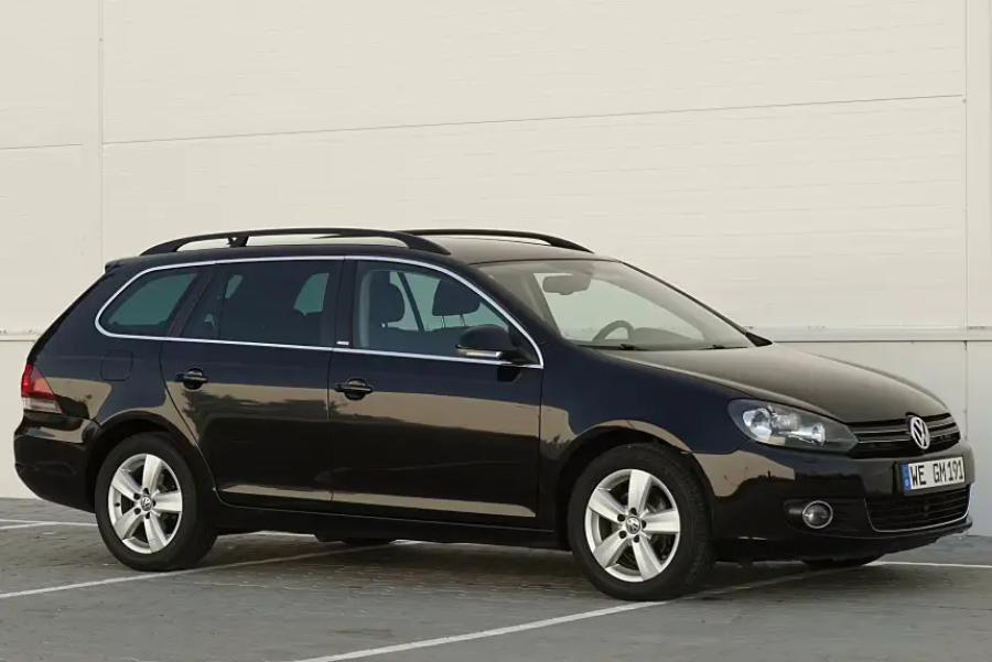 Black Volkswagen Golf 2012 in Riga, with an engine capacity of 1.60 L and mileage of 195 thousand km for 5700 €, photo 12 on AUTOMOTO.COM.LV