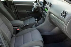 Black Volkswagen Golf 2012 in Riga, with an engine capacity of 1.60 L and mileage of 195 thousand km for 5700 €, photo 13 on AUTOMOTO.COM.LV