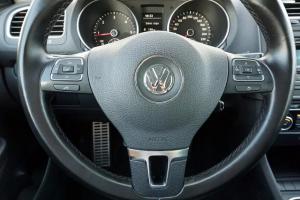 Black Volkswagen Golf 2012 in Riga, with an engine capacity of 1.60 L and mileage of 195 thousand km for 5700 €, photo 17 on AUTOMOTO.COM.LV