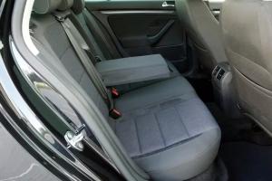 Black Volkswagen Golf 2012 in Riga, with an engine capacity of 1.60 L and mileage of 195 thousand km for 5700 €, photo 20 on AUTOMOTO.COM.LV