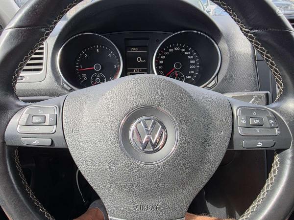 Melns Volkswagen Golf 2012 Šauļi, ar dzinēja tilpumu 1.97 L un nobraukumu 206 tūkst. km par 4350 €, foto 7 vietnē AUTOMOTO.COM.LV