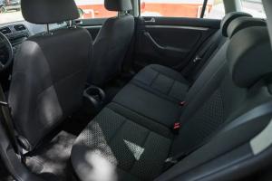 Black Volkswagen Golf 2012 in Grobiņa, with an engine capacity of 1.60 L and mileage of 280 thousand km for 4800 €, photo 12 on AUTOMOTO.COM.LV