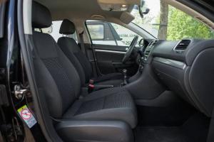 Black Volkswagen Golf 2012 in Grobiņa, with an engine capacity of 1.60 L and mileage of 280 thousand km for 4800 €, photo 16 on AUTOMOTO.COM.LV