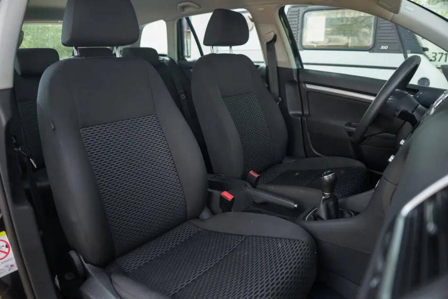 Black Volkswagen Golf 2012 in Grobiņa, with an engine capacity of 1.60 L and mileage of 280 thousand km for 4800 €, photo 17 on AUTOMOTO.COM.LV