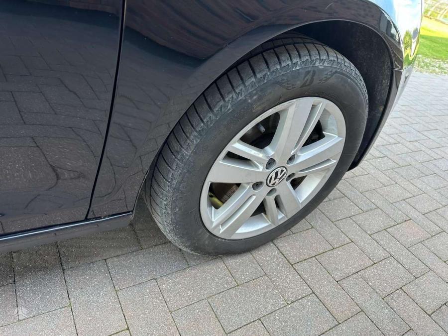 Black Volkswagen Golf 2012 in Telschi, with an engine capacity of 1.97 L and mileage of 324 thousand km for 3300 €, photo 11 on AUTOMOTO.COM.LV
