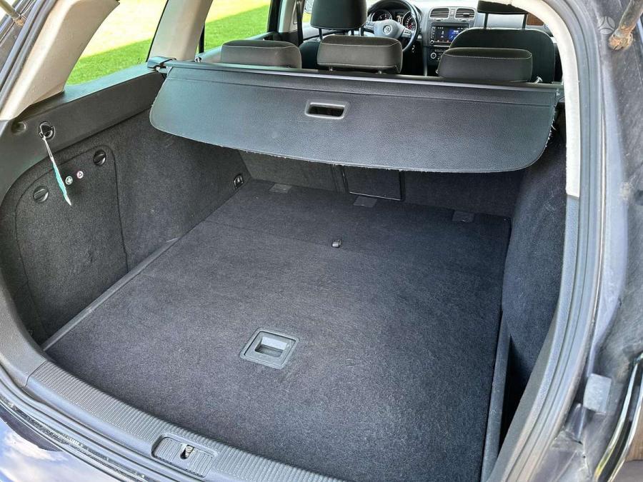 Black Volkswagen Golf 2012 in Telschi, with an engine capacity of 1.97 L and mileage of 324 thousand km for 3300 €, photo 14 on AUTOMOTO.COM.LV