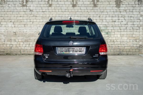 Melns Volkswagen Golf 2012 Liepāja, ar dzinēja tilpumu 1.60 L un nobraukumu 280 tūkst. km par 4800 €, foto 5 vietnē AUTOMOTO.COM.LV