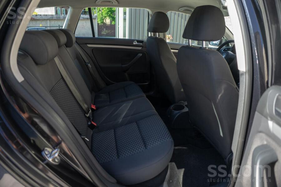 Black Volkswagen Golf 2012 in Liepaja, with an engine capacity of 1.60 L and mileage of 280 thousand km for 4800 €, photo 13 on AUTOMOTO.COM.LV